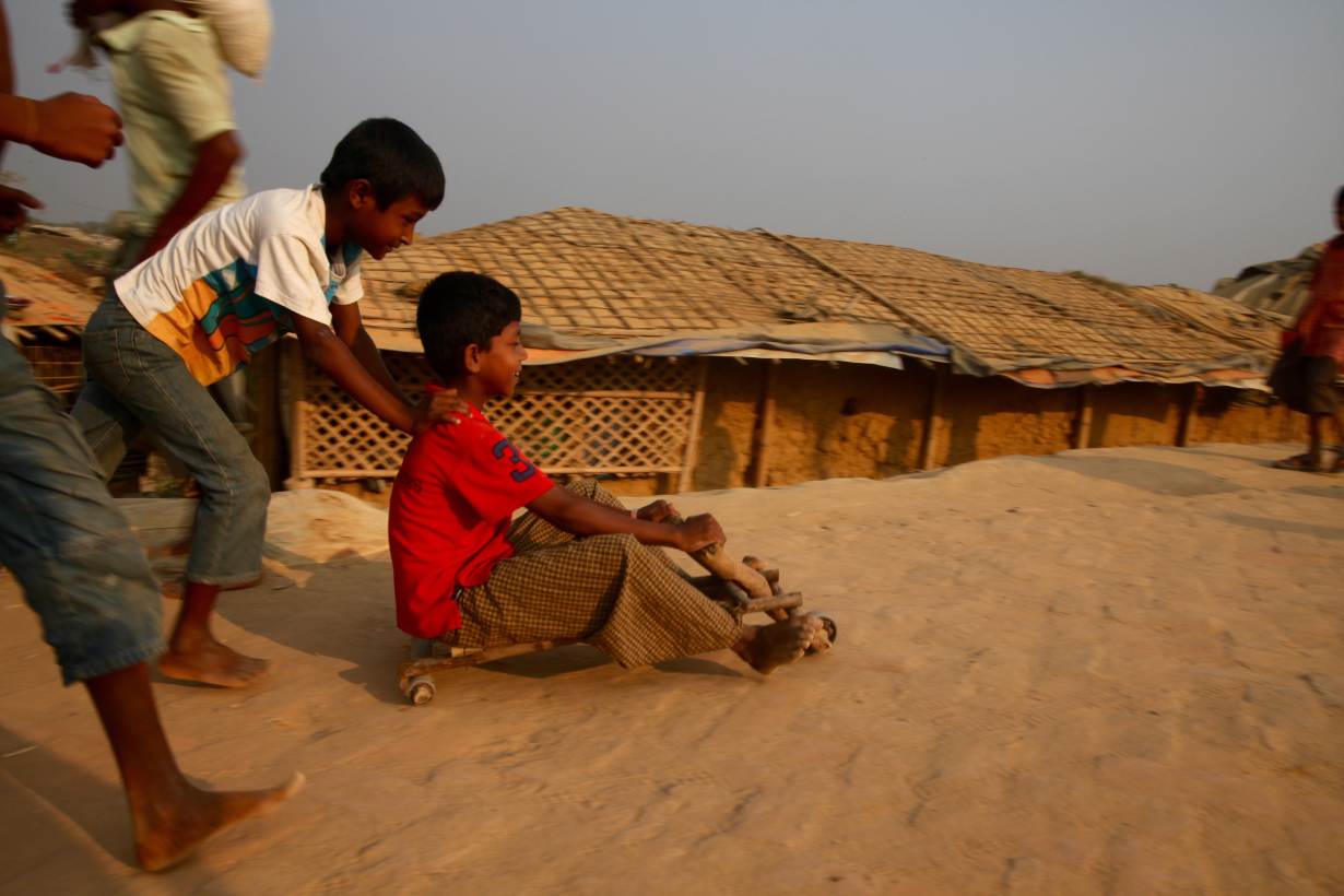 Bangladesh silent on Canadian offer to take Rohingya refugees ...